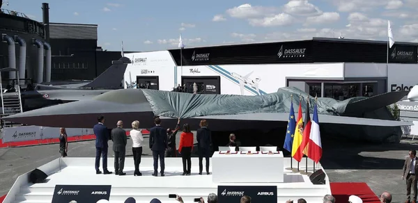 SCAF : 1,8 milliard d’euros pour un avion de combat fantôme | France-Jeunes